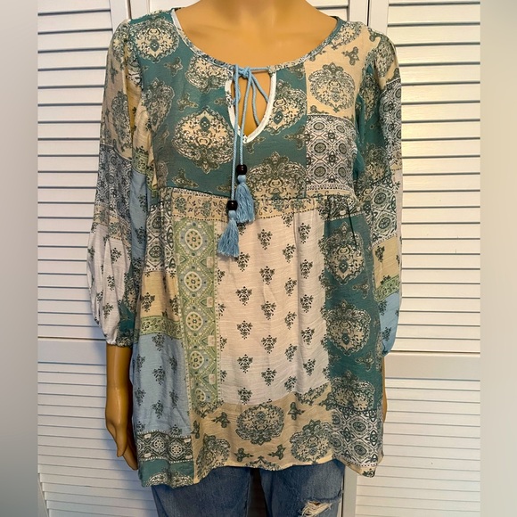 Unique Spectrum | Tops | Pretty Unique Spectrum Size M Green White ...